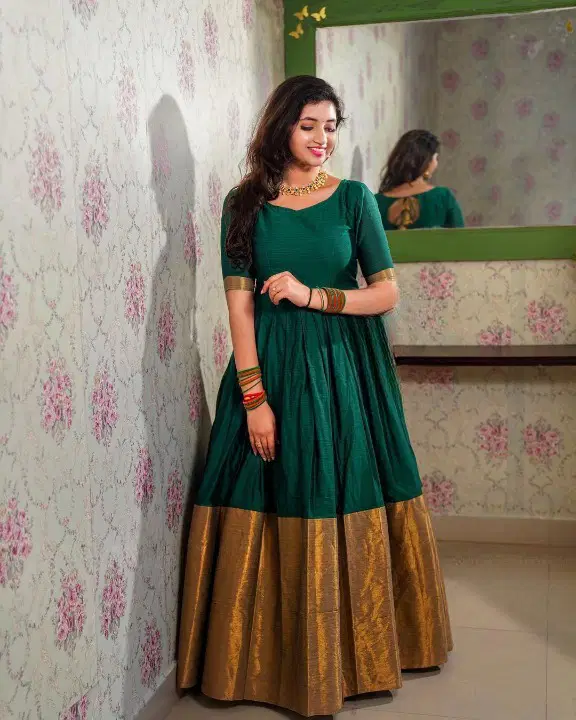 Vidhya Handloom Silk Gown With Dupatta Wholesale Price In Surat - The ...